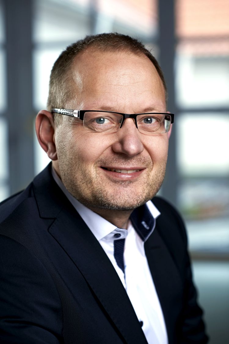 Dedikeret divisionsdirektør har 25 års jubilæum - ElektronikFOKUS